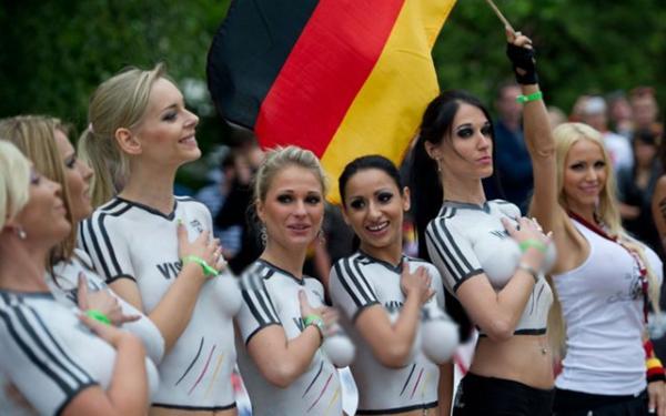 Sepak Bola Seksi Ala Bintang Panas Untuk Dukung Timnas Jerman Zona Bola Prediksi Skor