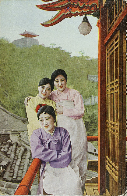 mochi thinking: the photos of Kisaeng and modern Kisaeng