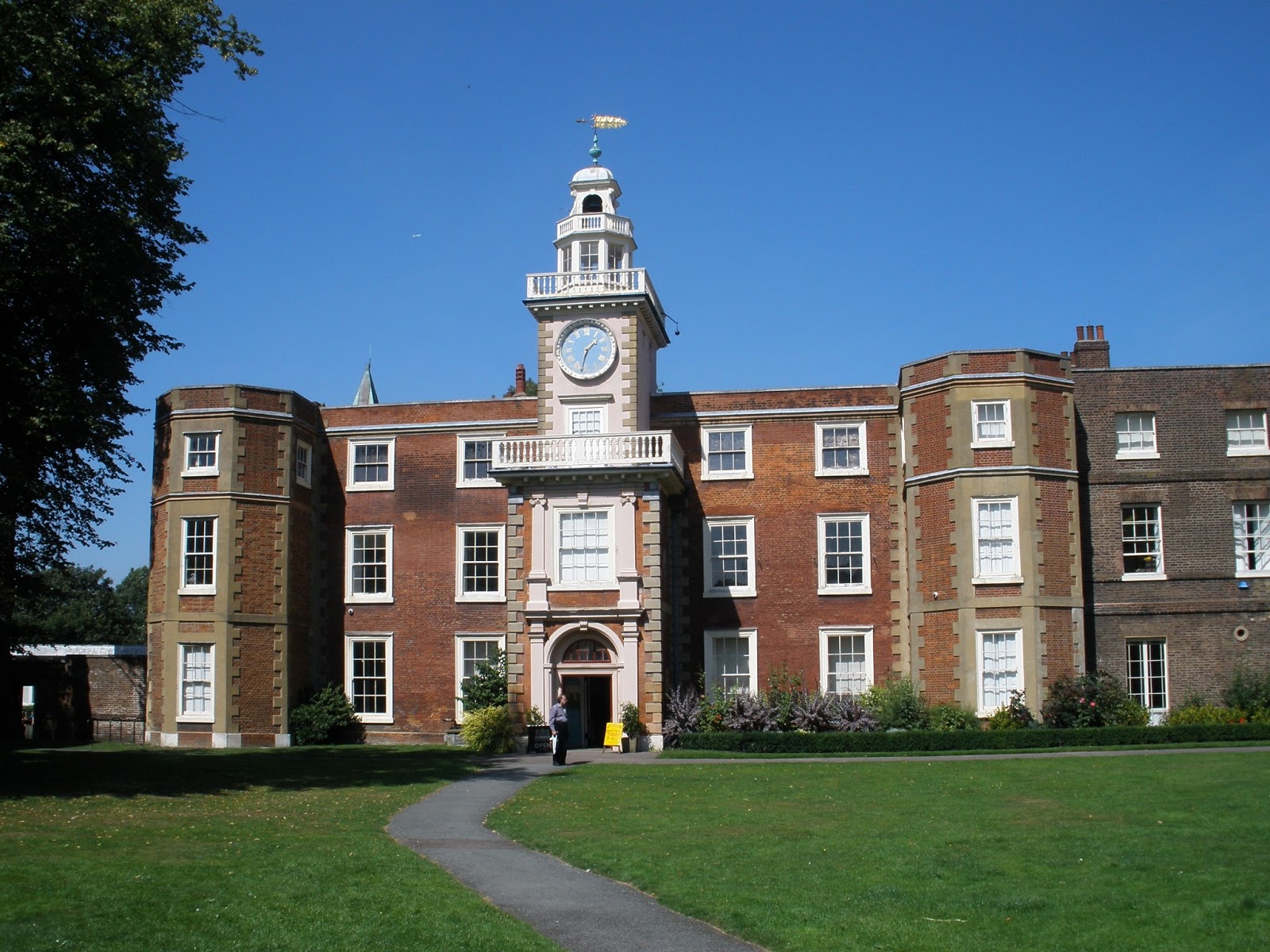 Patrick von Stutenzee's History Blog: Bruce Castle or Lordship House