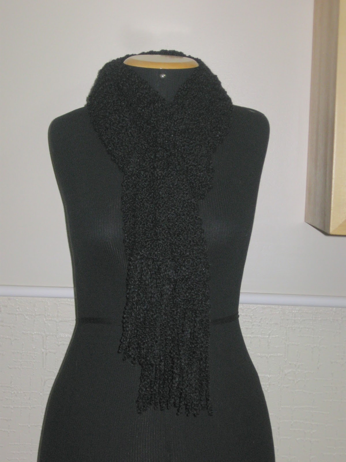 Luz Weber: Cachecol largo preto