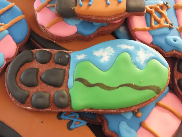 CJ's Kitchen: Tutorial: Hiking Boot Cookies