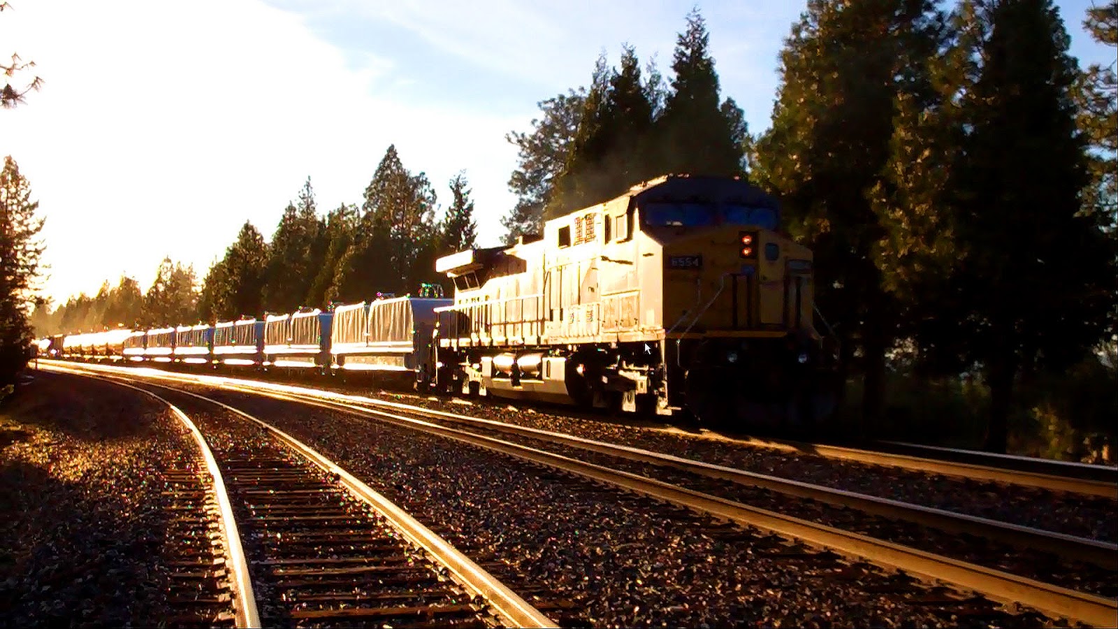 Milepost 154: A Train Blog: MP154: UP 6471 West, a short train with ...