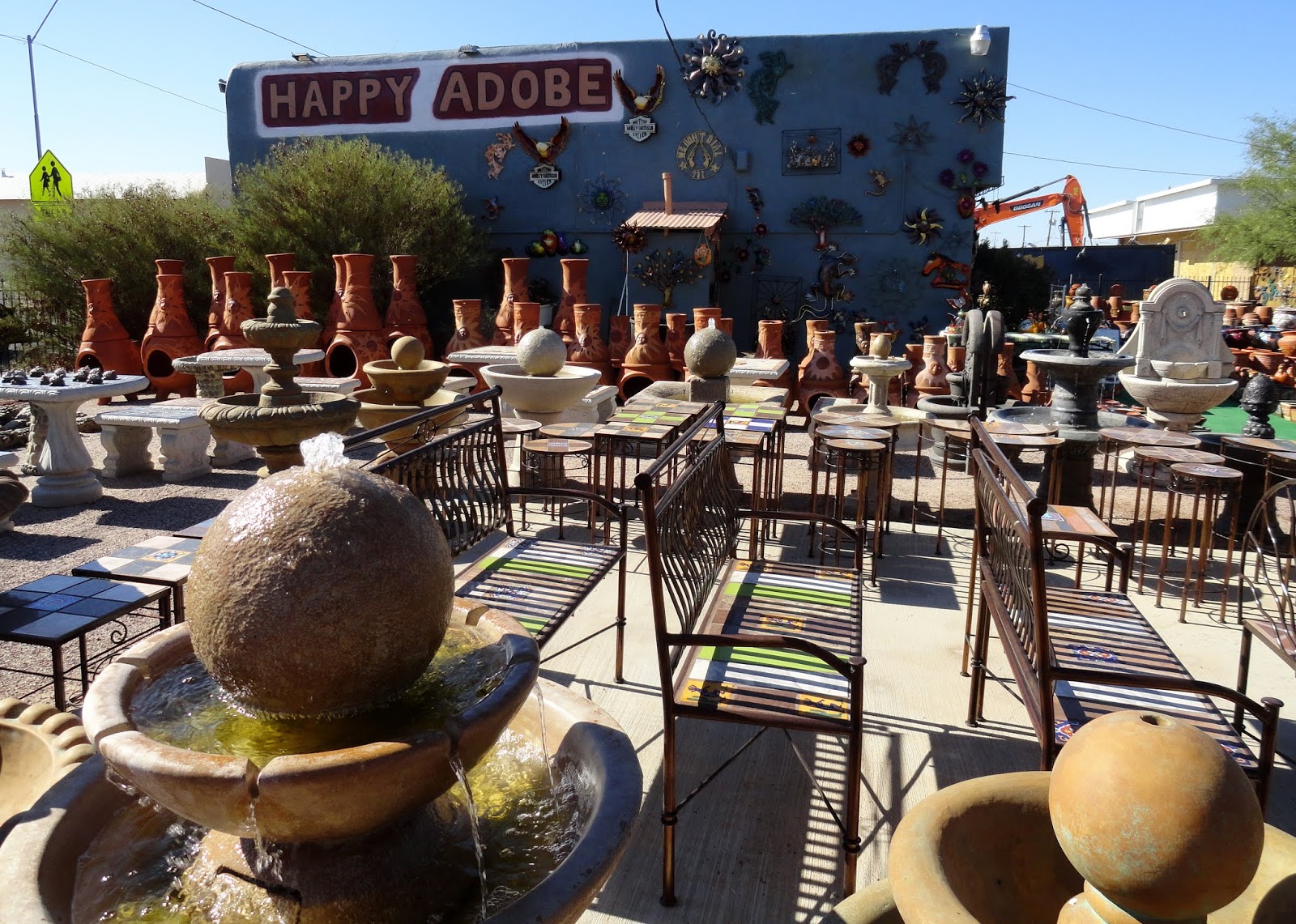 danger garden: Happy Adobe, a place for desert decoration