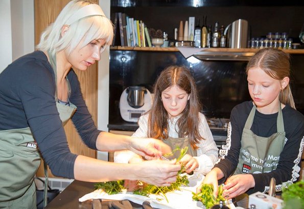 Princess Marie gave a cooking lesson to school children
