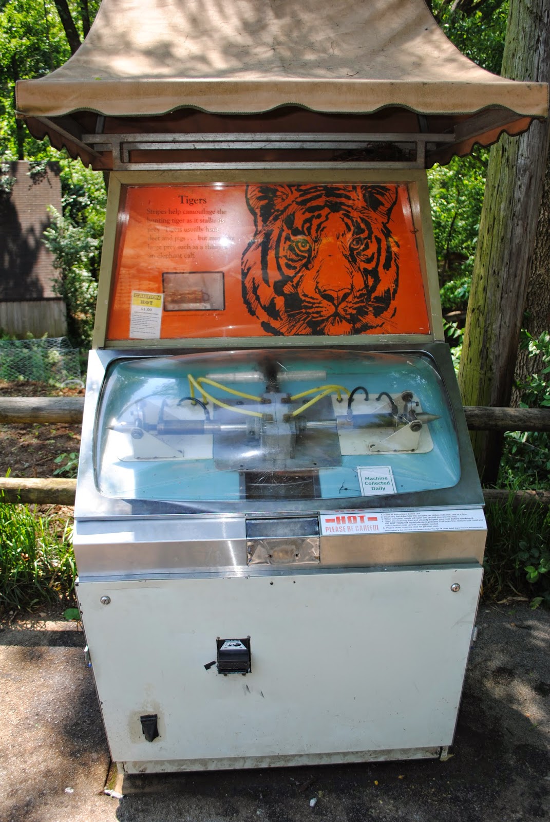 The Carpetbagger: Mold-A-Rama