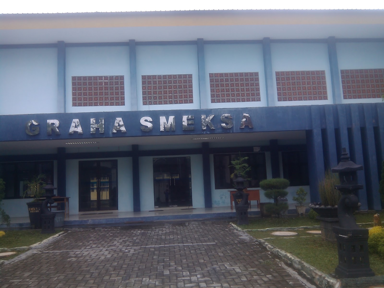 Kelompok 2 IJO: Gedung Aula SMKN 1 Kediri