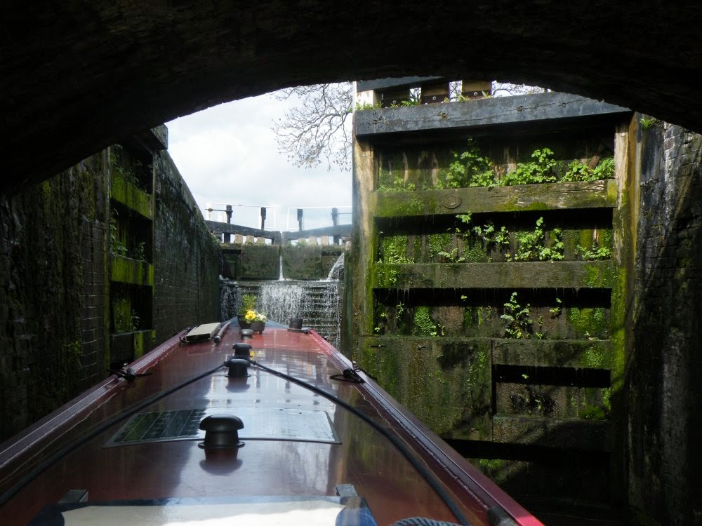 Travelling the Canals of England: April 2014