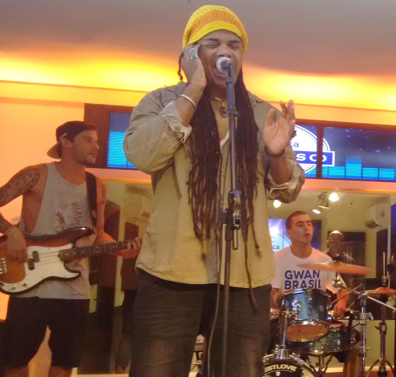 La Cumbuca: Vídeos e Fotos: Andru Donalds & Karma Free no FM Hall (13 ...