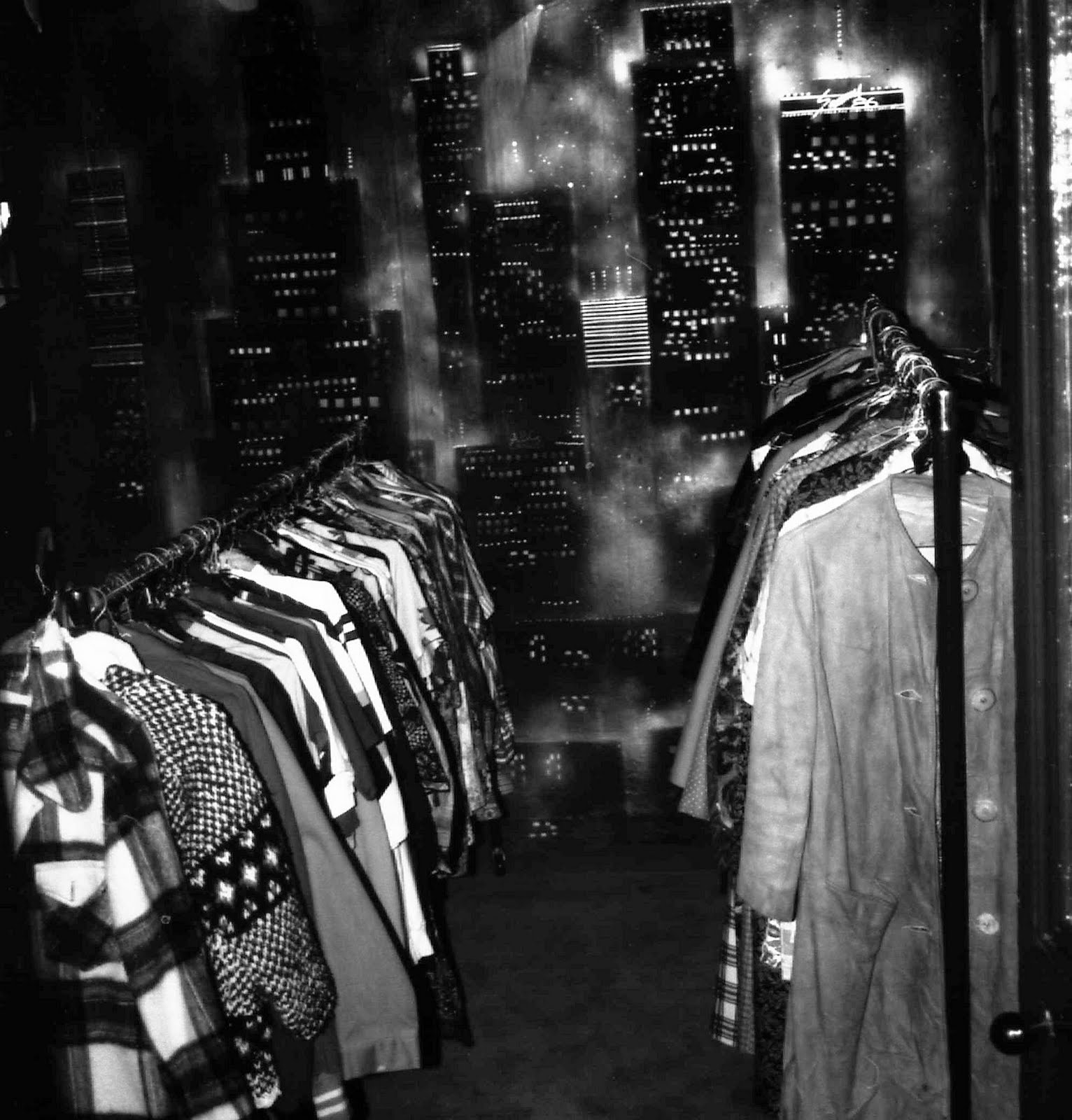 RETRO DUNDEE: PERTH ROAD'S CANADIAN SHOP - 80'S