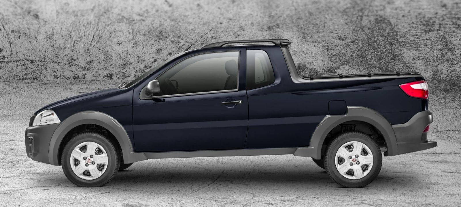 Fiat lança Strada Working, Trekking e Adventure 2014