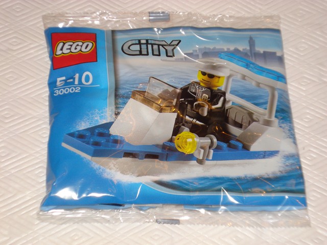 onetwobrick16: LEGO set database: set database: LEGO 30002 police boat