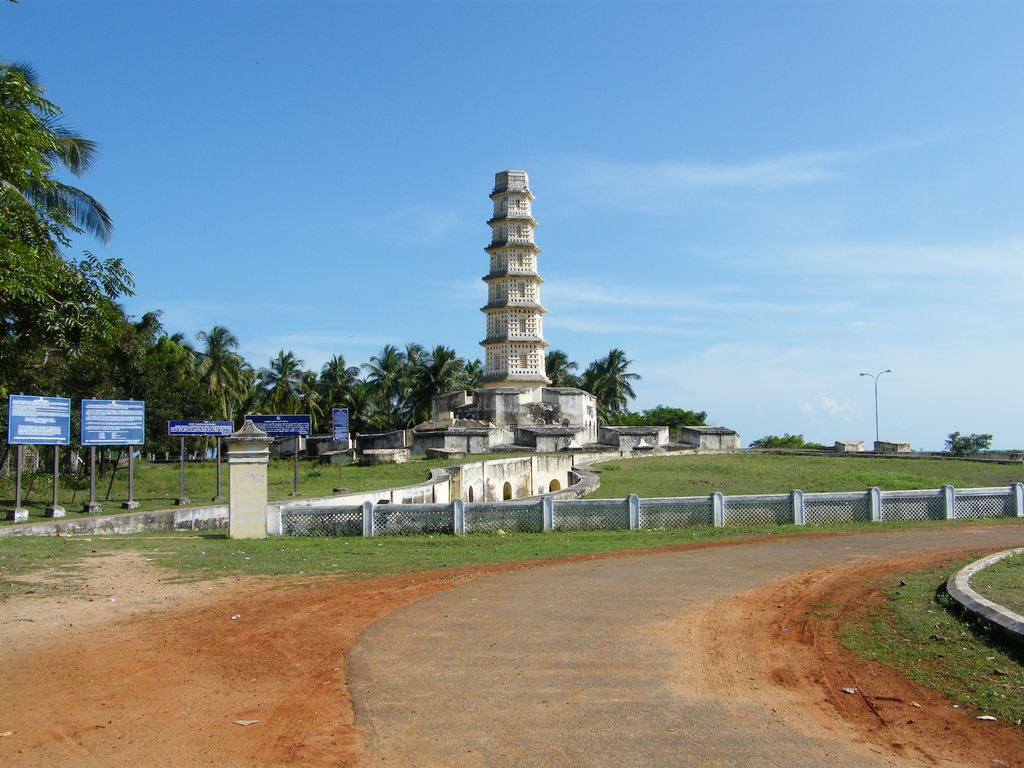 சோழ தேசம்: Manora-Peravurani