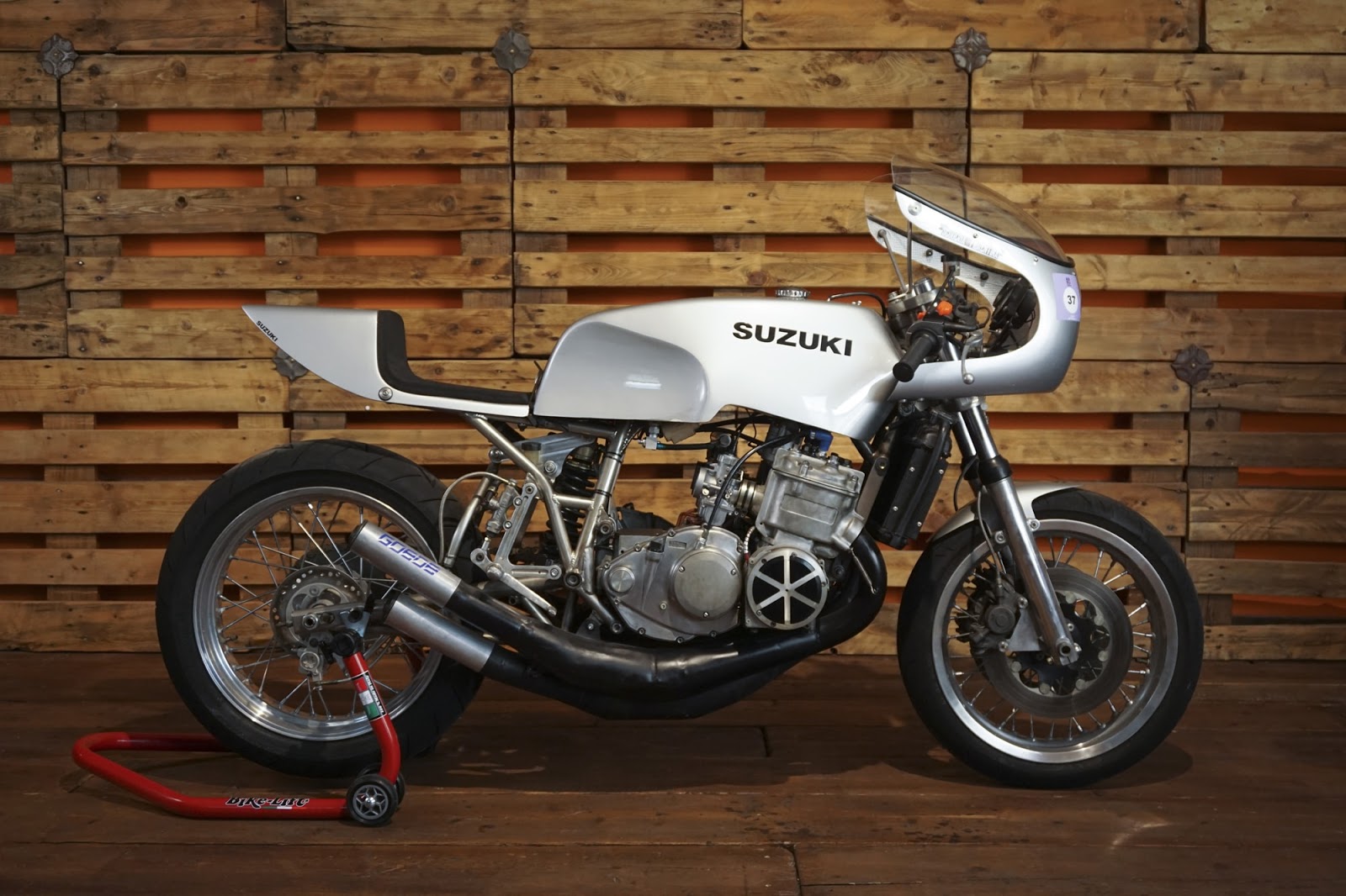 Suzuki GT Rau Rickman - RocketGarage - Cafe Racer Magazine