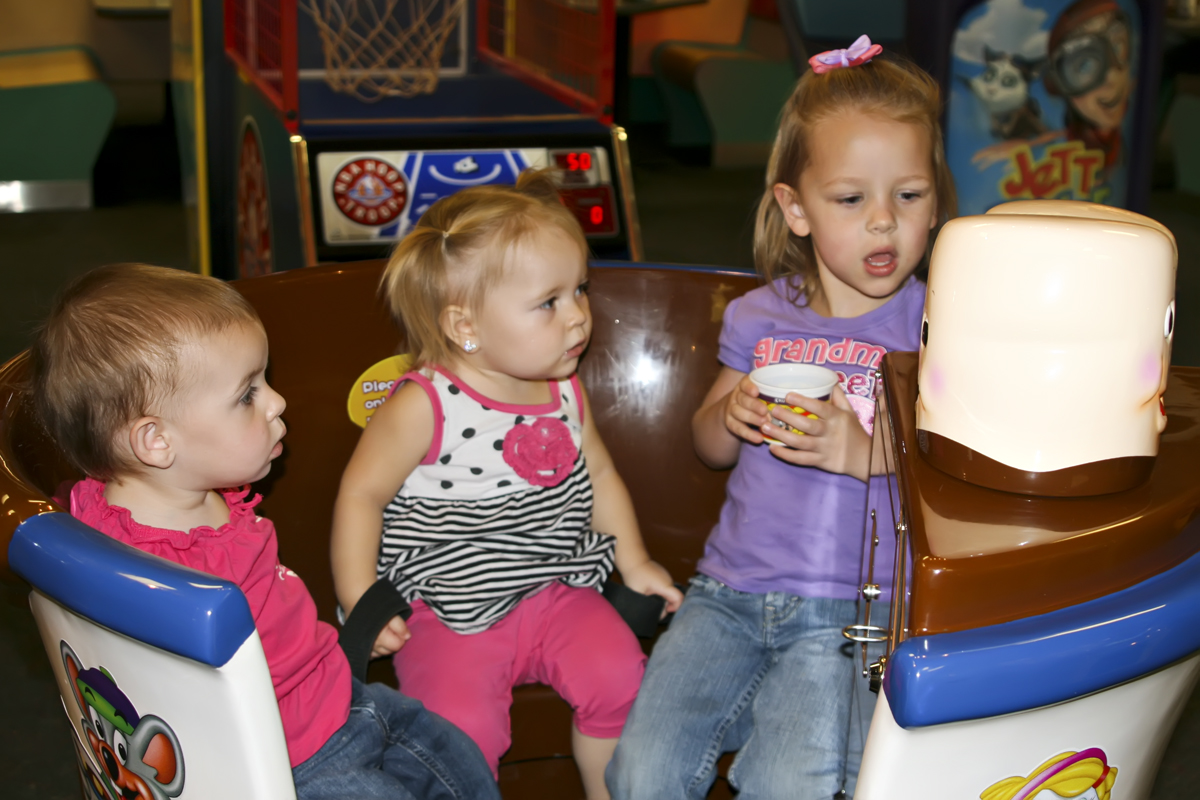 Mud Pies and Tea Parties: Chuck E Cheese's