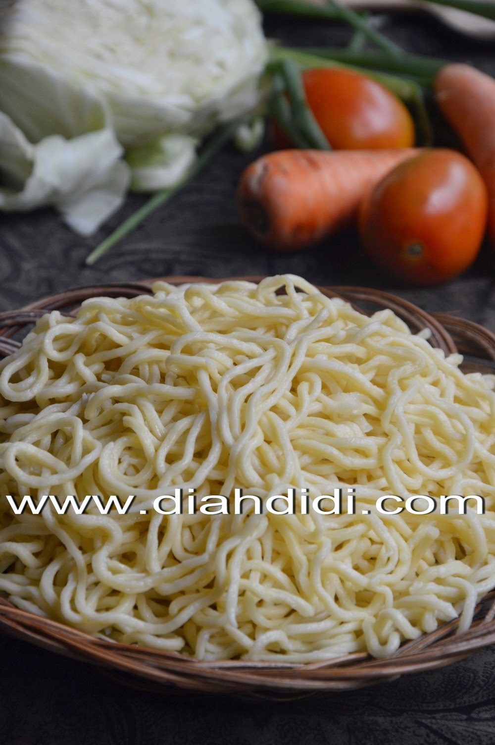 Diah Didi's Kitchen: Membuat Mie Telur Sendiri...Mudah Lho..^^