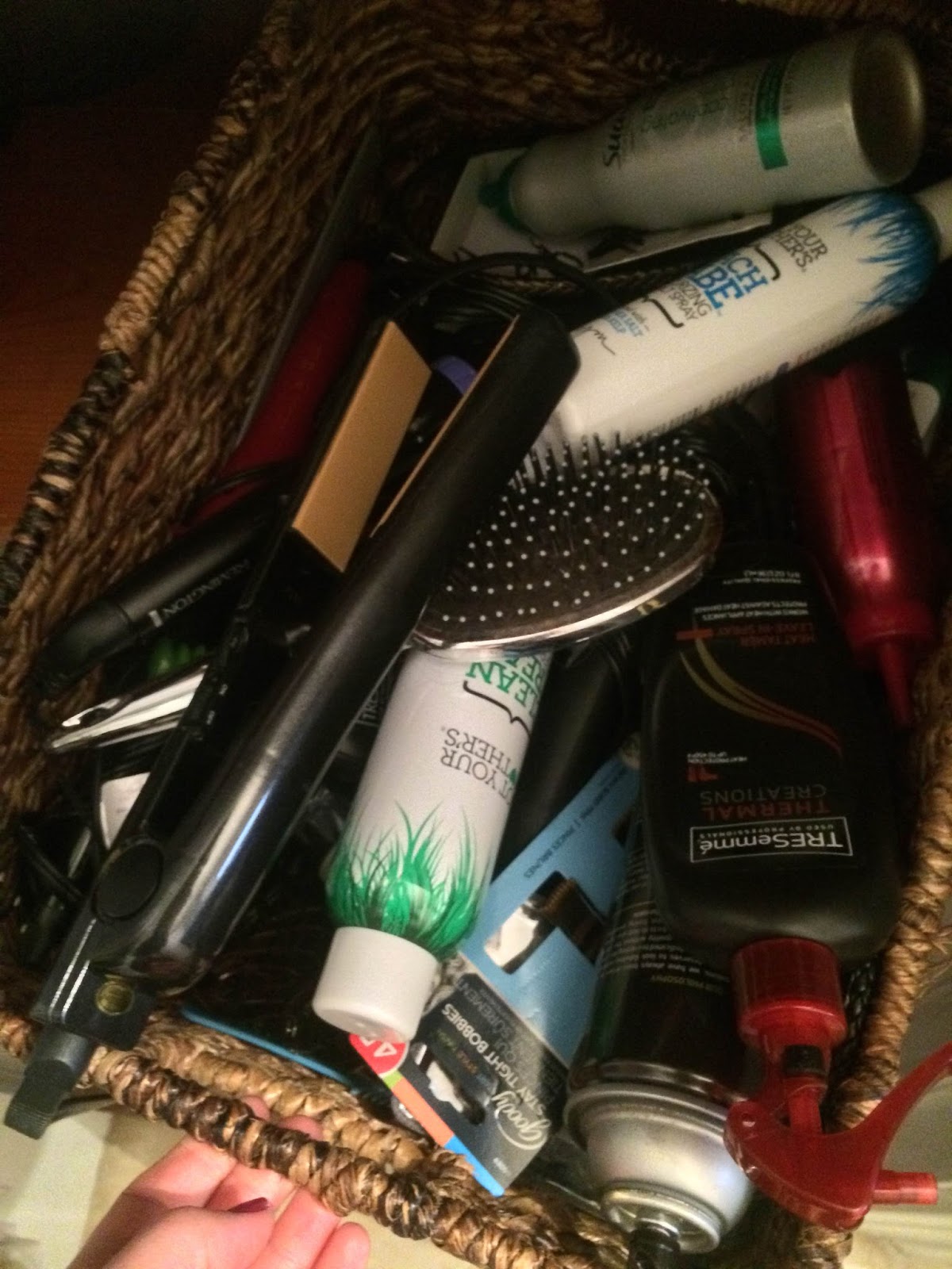 A Little Thrifty Chic: Ten Tips for Keeping a Tidy Home Daily