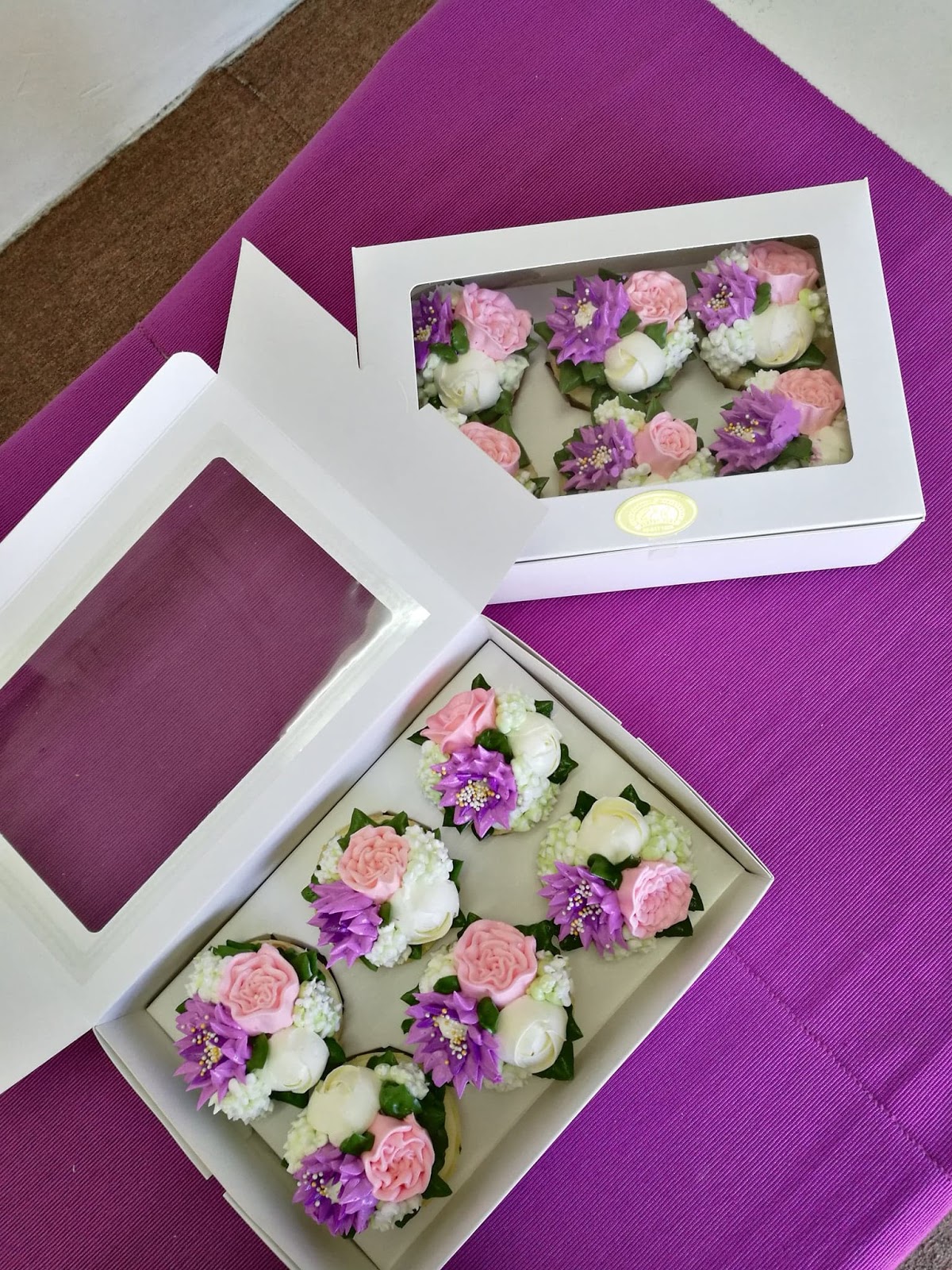 ZIQ BAKERY & CAKE: CUP CAKES BUNGA K POP