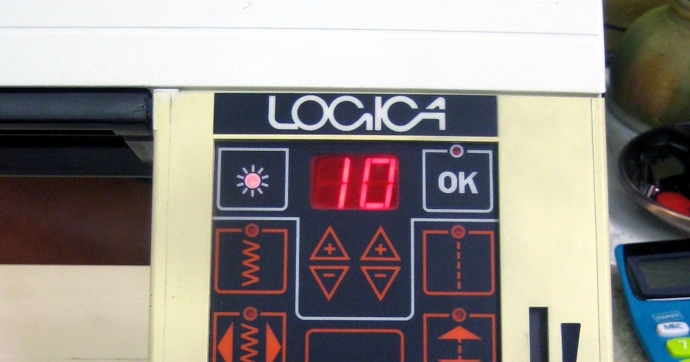 MI Vintage Sewing Machines: Necchi Logica 592 (1980s)