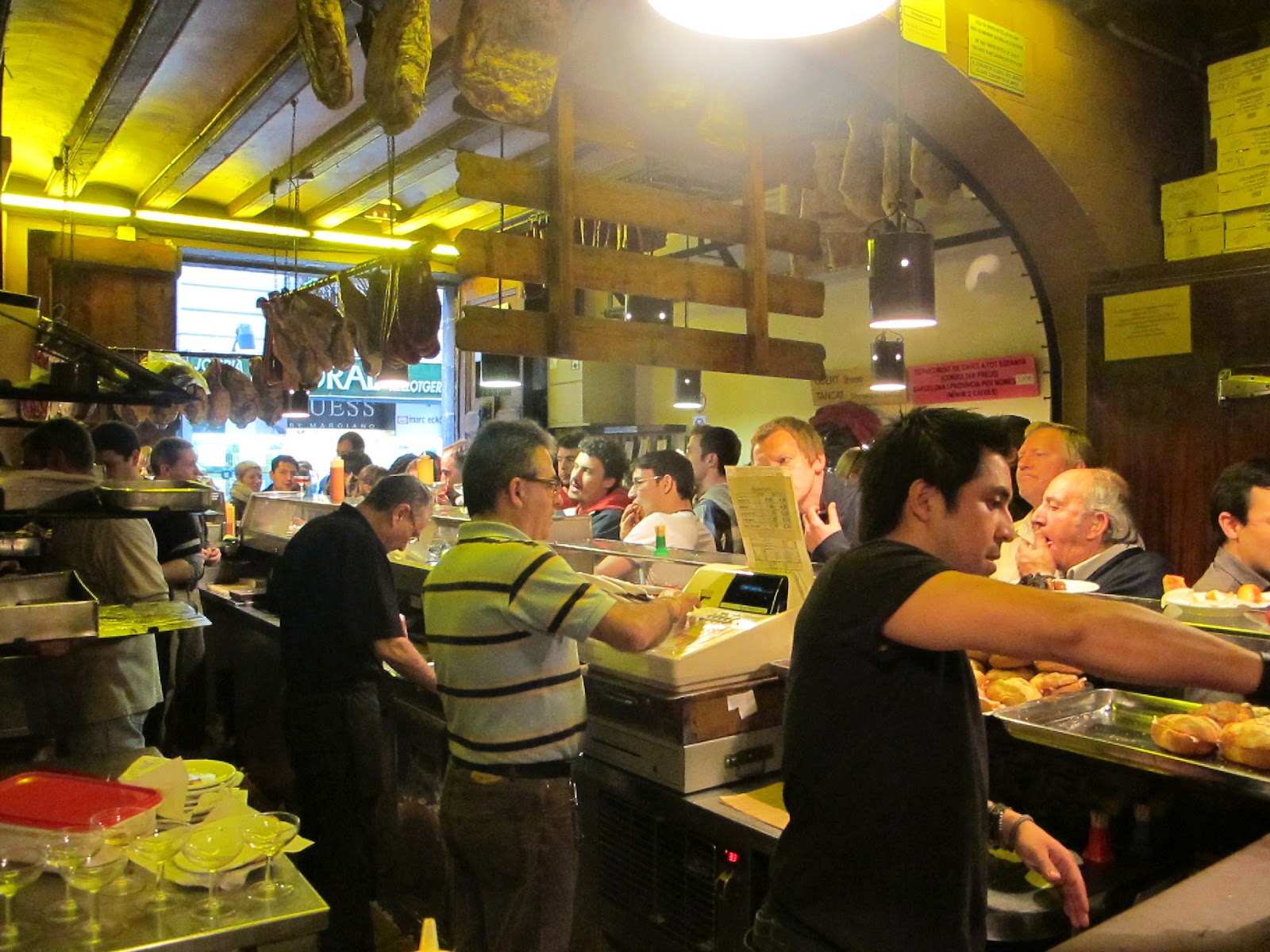 Barcelona Besotted: ...because of the 'crazy cava bar'