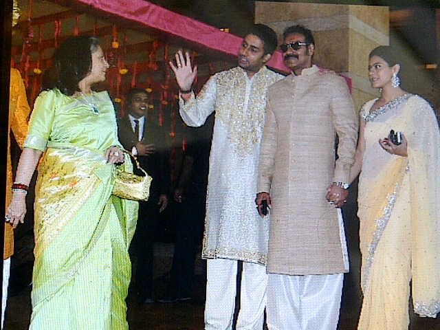 Genelia D'Souza married with Riteish Deshmukh [Wedding Video, Stills]