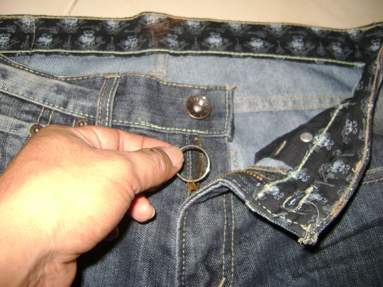 How to prevent zipper from opening