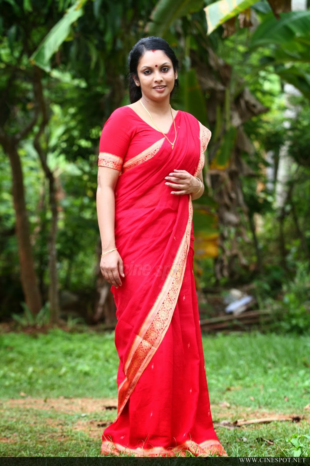 .: Mallu actress Jyothirmayi sexy red saree stills,pics