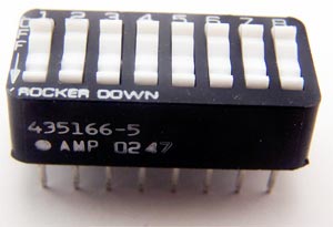 DIP (Dual in-line package) y PLCC (Plastic Leaded Chip Carrier)