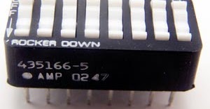 DIP (Dual in-line package) y PLCC (Plastic Leaded Chip Carrier)