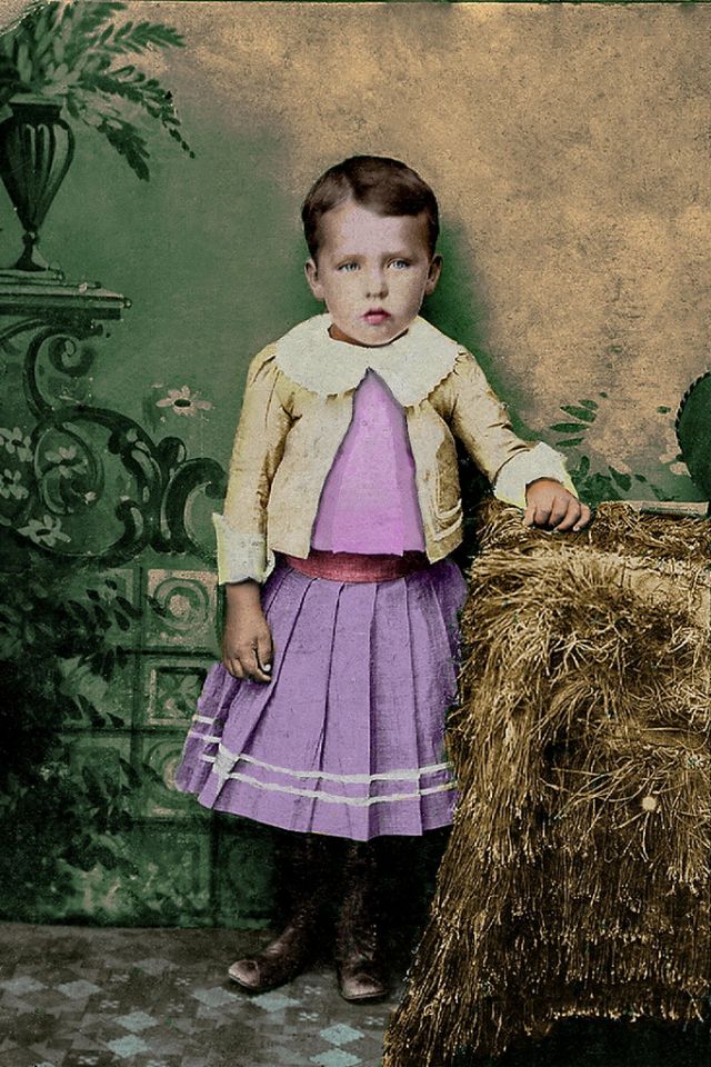 44 Incredible Colorized Photos That Show What Kids Wore Over 100 Years ...