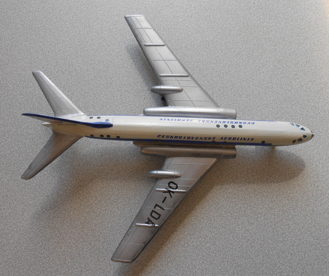 Le Tupolev Tu-104 - A et B.