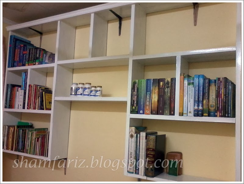 Diari Anak Timur: Rak Buku Di Bilik Tamu