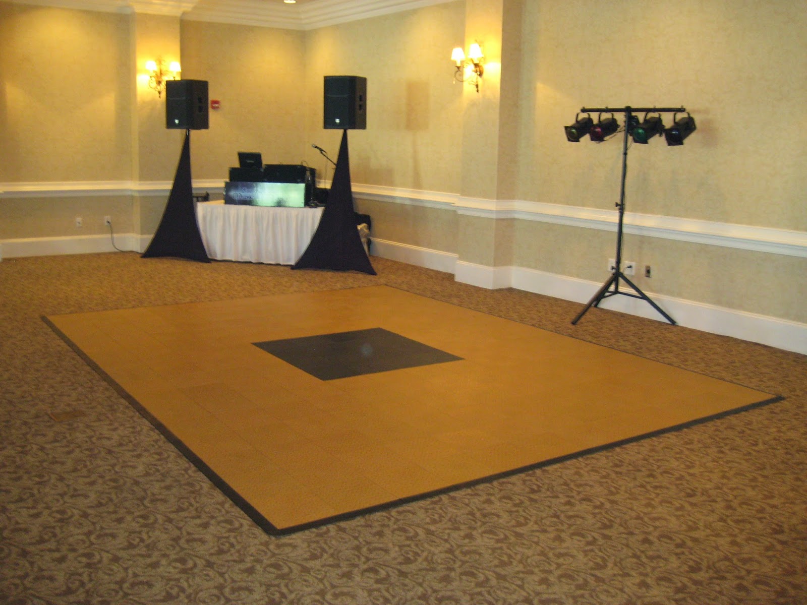 DJ - Disc Jockey - Photo Booth - Photography - Decor LED Wall Up ...