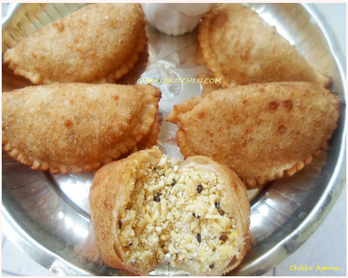 Chikkus Kitchen : Sweet somas Recipe / Diwali Recipe / Somasi Recipe