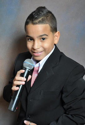 Geoffrey de la Cruz conocido como JCruz "La Voz Magica"~.