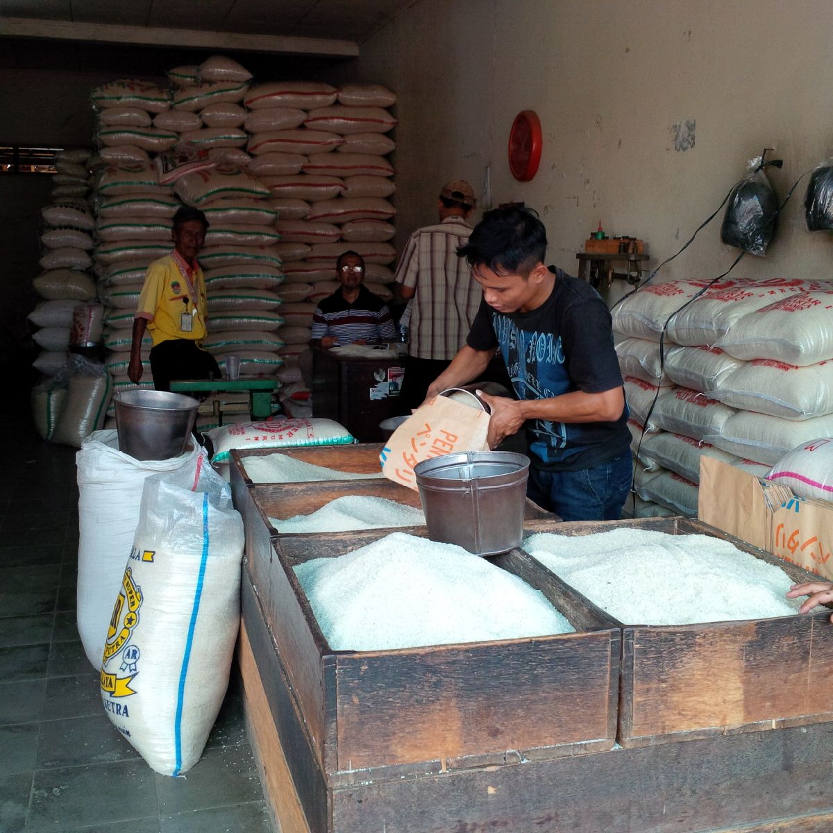 5 Trik Sukses Bisnis Beras Eceran Untuk Pemula Agar Laris - BisikanBisnis