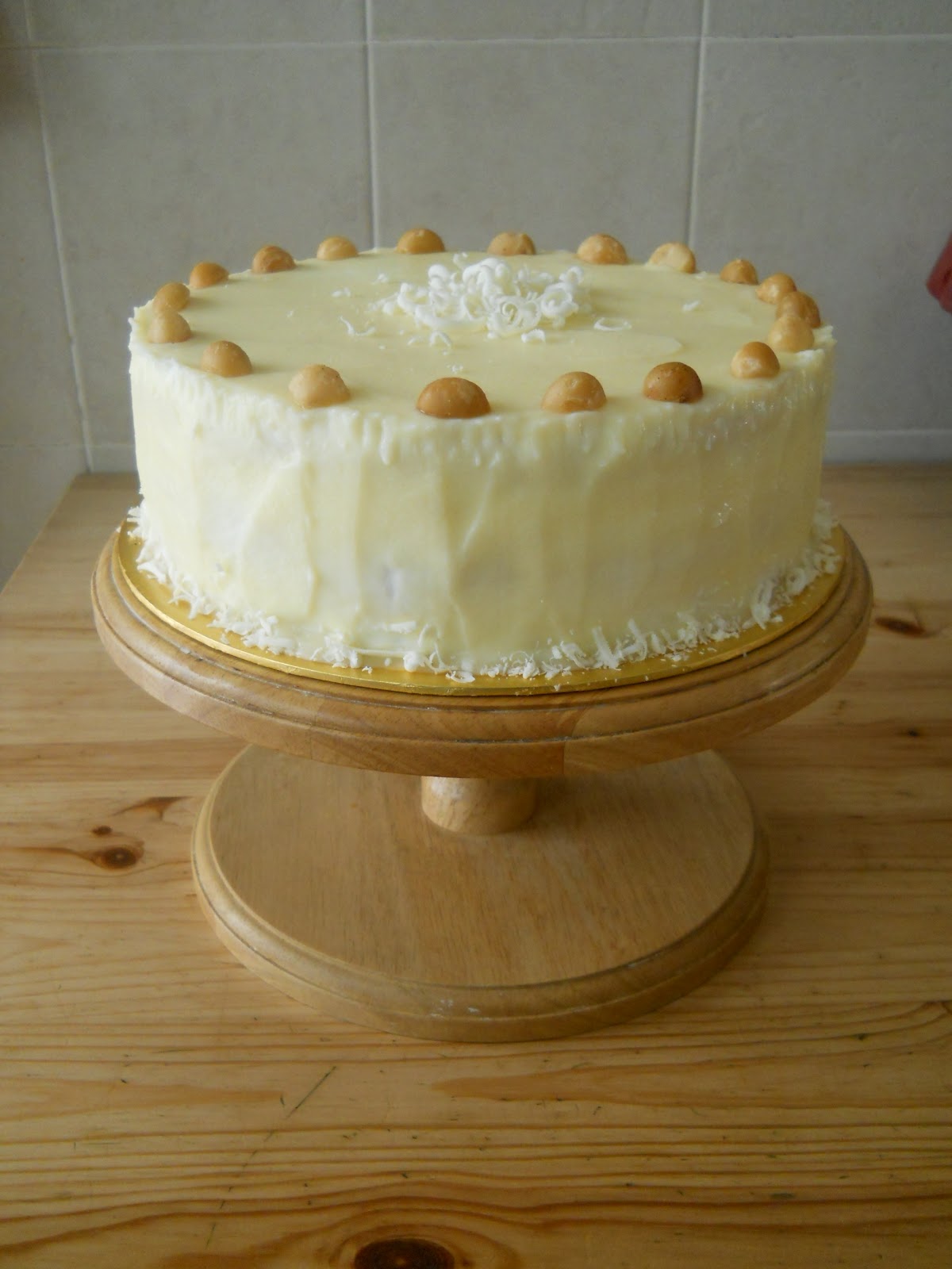 THE BEST CAKES IN TOWN: MACADAMIA WHITE CHOCOLATE CAKE