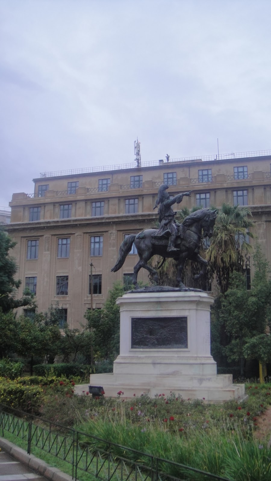 Ταξιδεύοντας στα σύννεφα..: ΟΔΟΣ ΚΟΛΟΚΟΤΡΩΝΗ ΣΤΗΝ ΑΘΗΝΑ