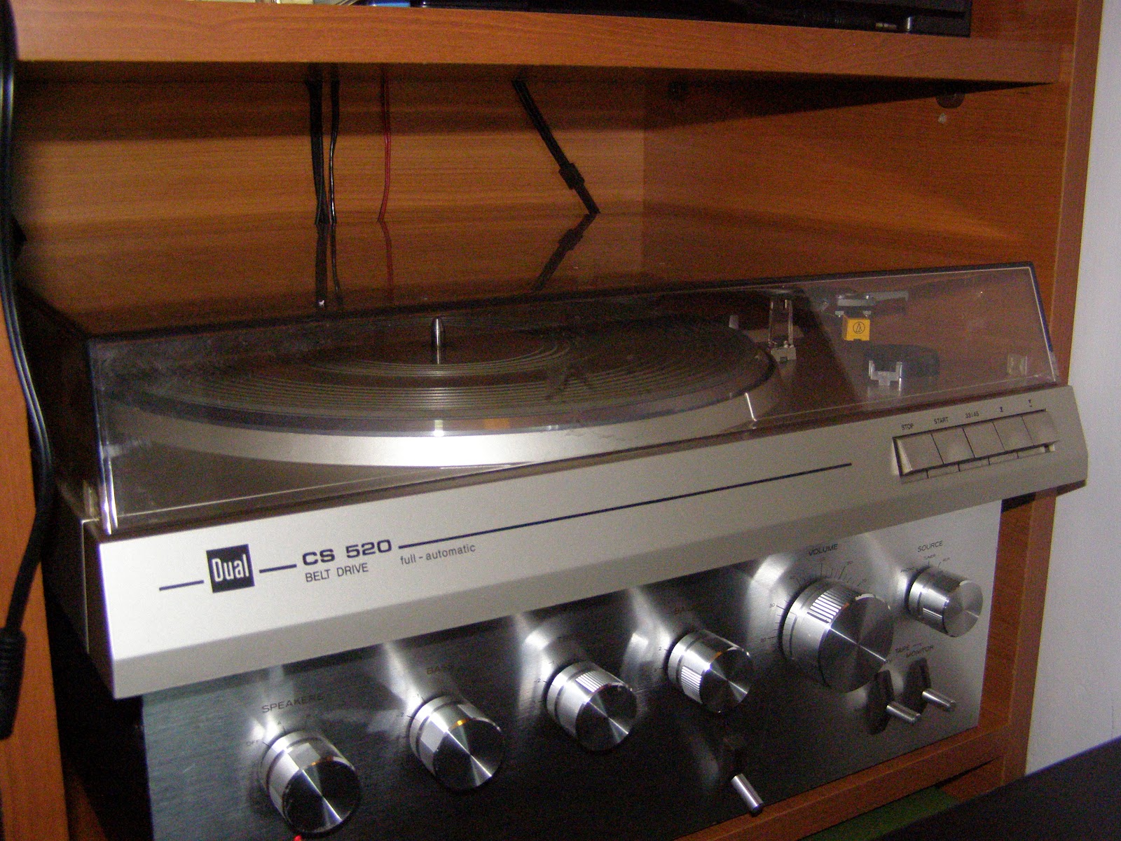 D'ale mele.: Dual CS 520: Data Information And Technical Characteristics.