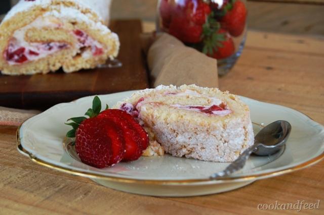 Κορμός φράουλα/ Strawberry Log | Cook And Feed