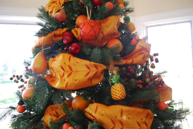 Sweet Chaos Home: My Colonial Christmas Tree