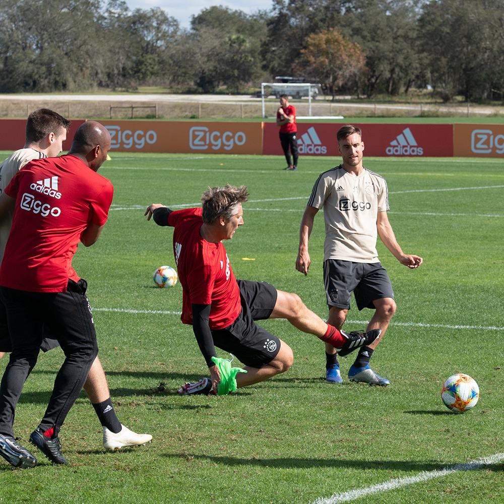 Special Adidas Predator Edwin van Der Sar '08 Keeper Gloves Released ...