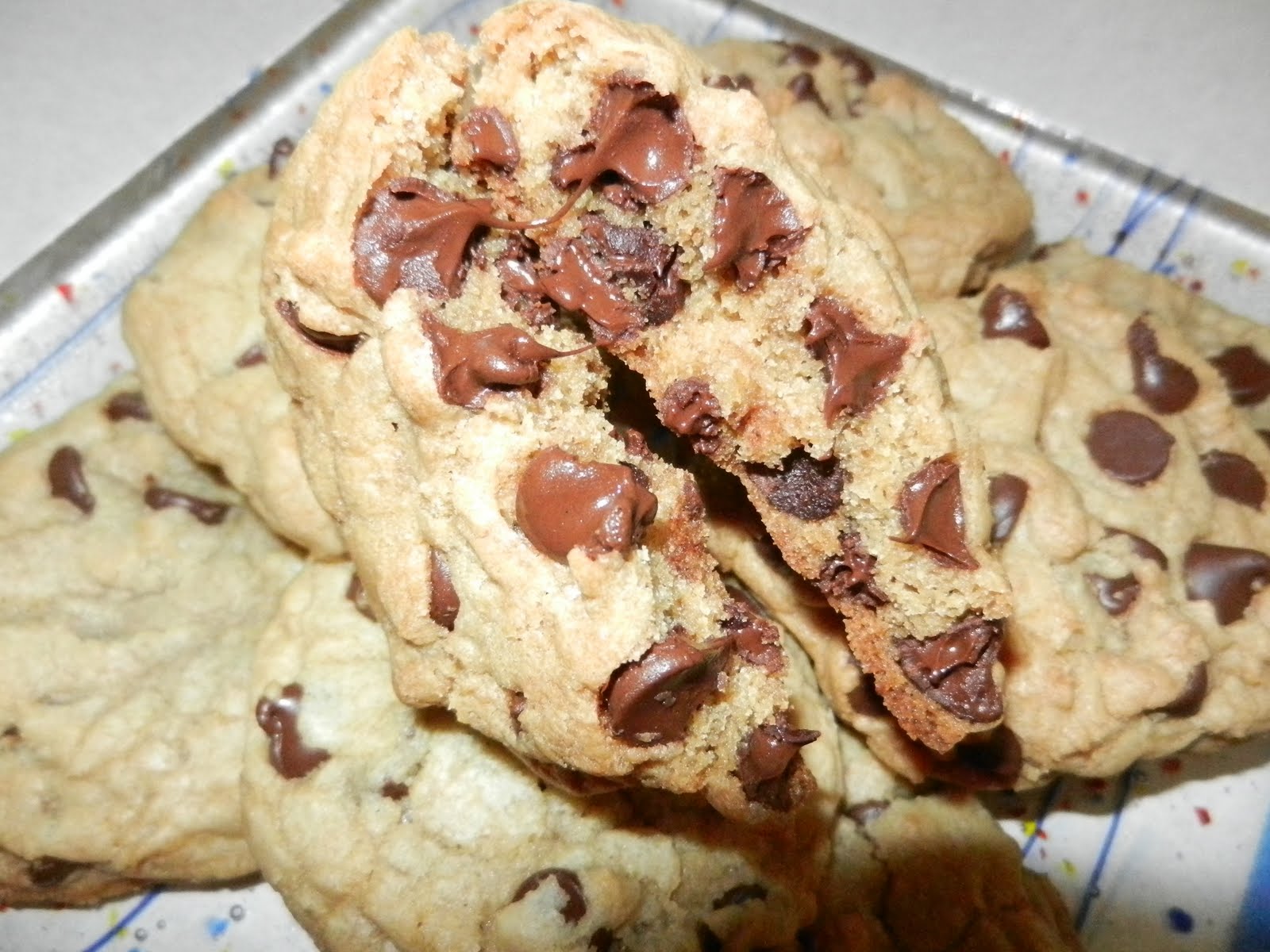 Diva In The Kitchen: Thick and Chewy Chocolate Chip Cookies - Discourse ...