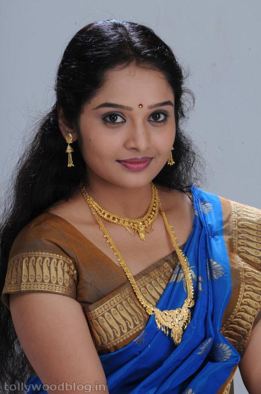 Advaitha cute saree stills in Kondan Koduthan |Tamil Cinema News ...
