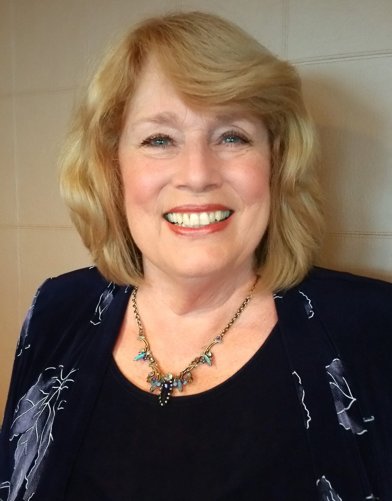 Out and In Book Blog Tour and #Giveaway #LoneStarLit - Chapter Break