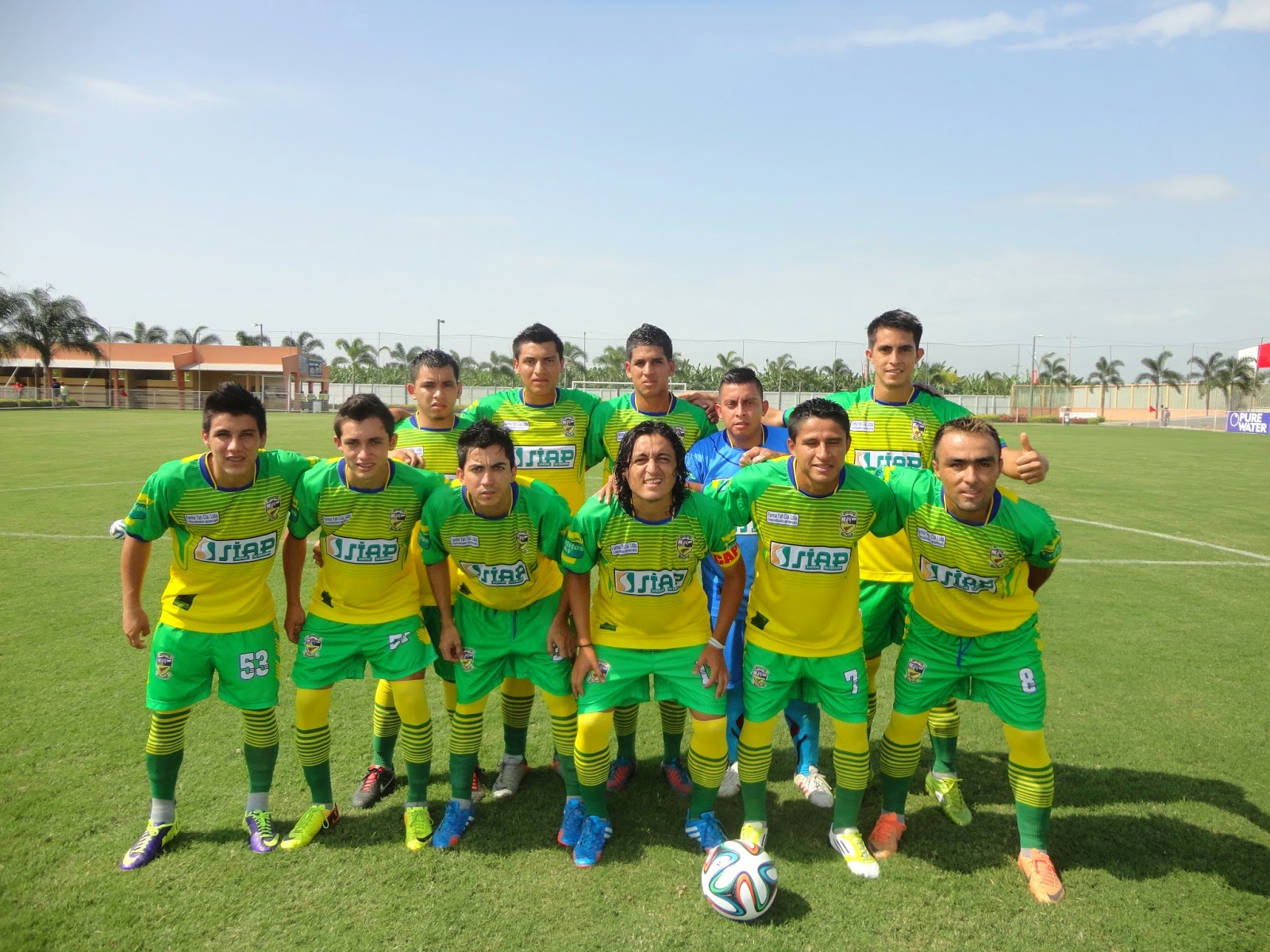 Futbol Orense: Orense gana y se mantiene puntero