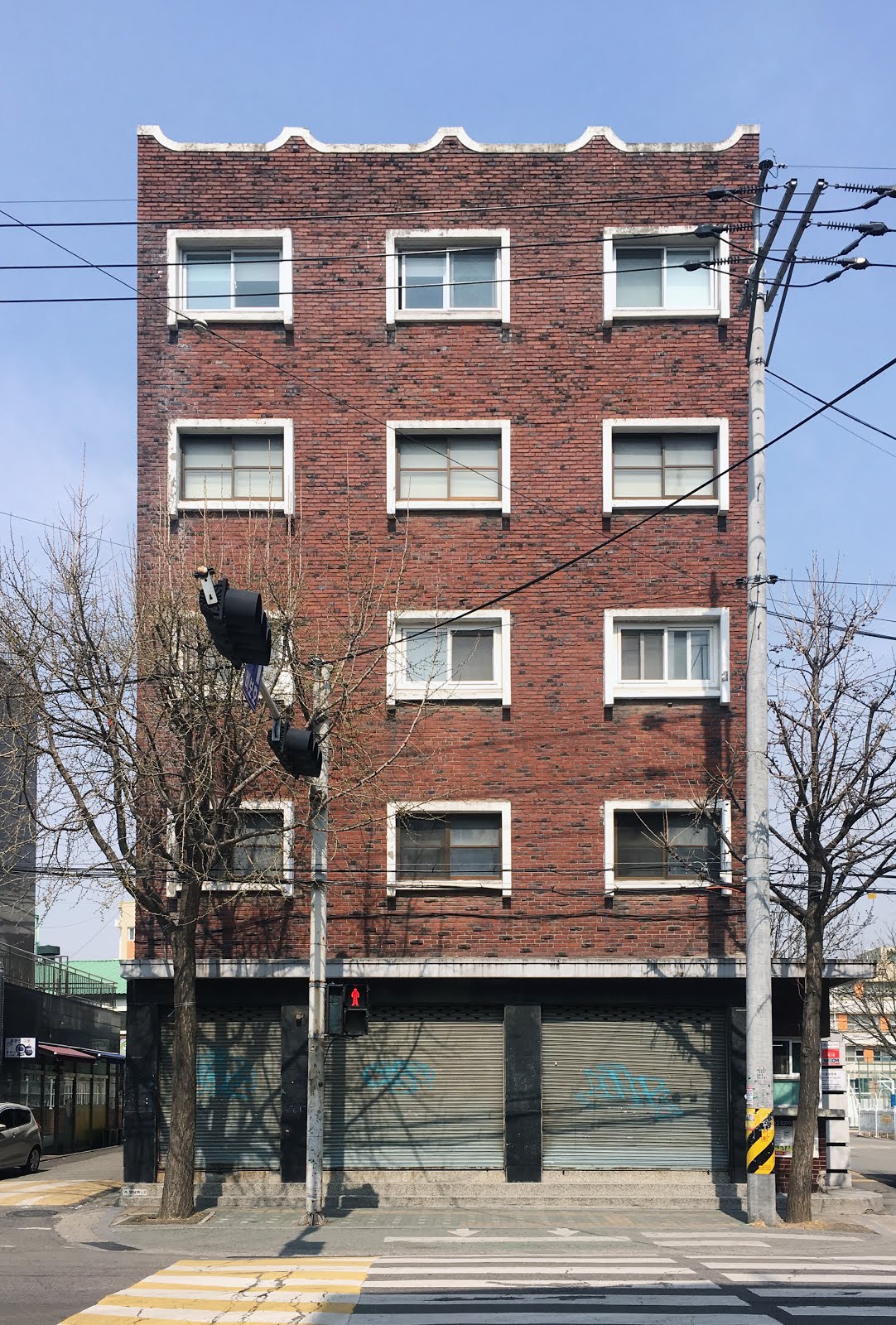 ordinary architecture in Seoul-13 : a school building in different seasons