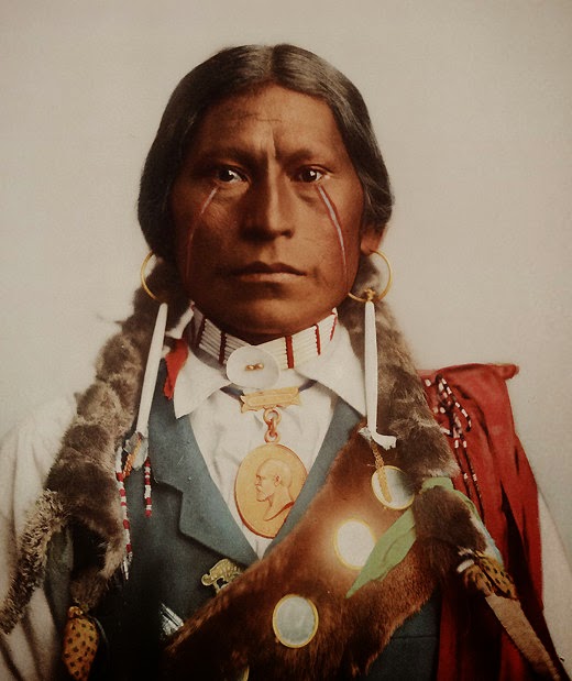 Native American Indian Pictures: Faces of the Apache Indian Tribe