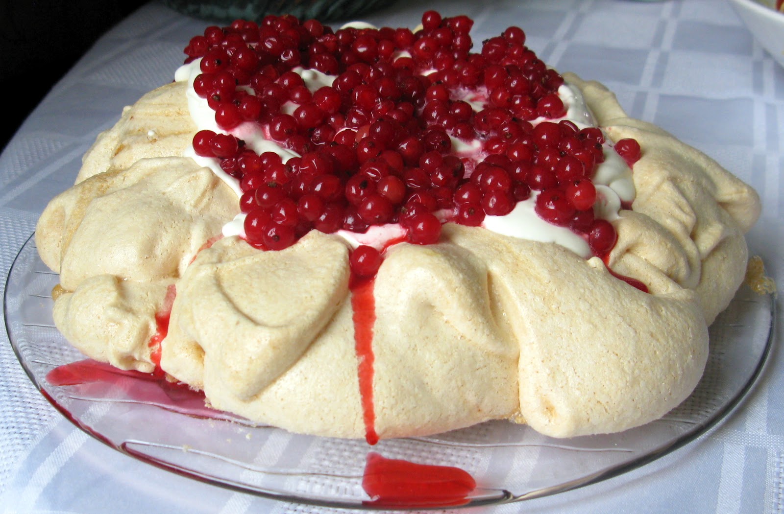 Chachi's Kitchen: Summer Berry Meringue (Pavlova)