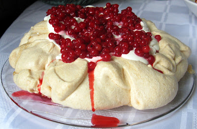 Chachi's Kitchen: Summer Berry Meringue (Pavlova)