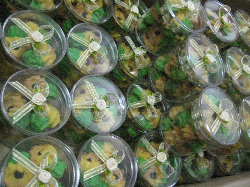 Yatie's Cooking: DOORGIFT BISKUT DAISY PETALS